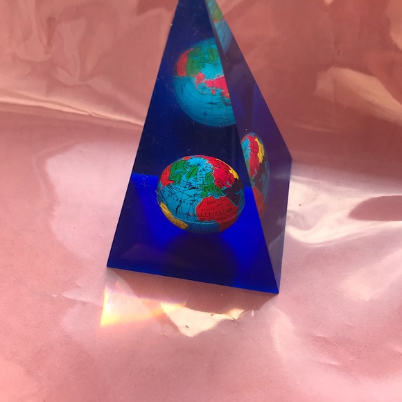 Office | Vintage Acrylic Pyramid Globe Map Desktop Paper Weight ...